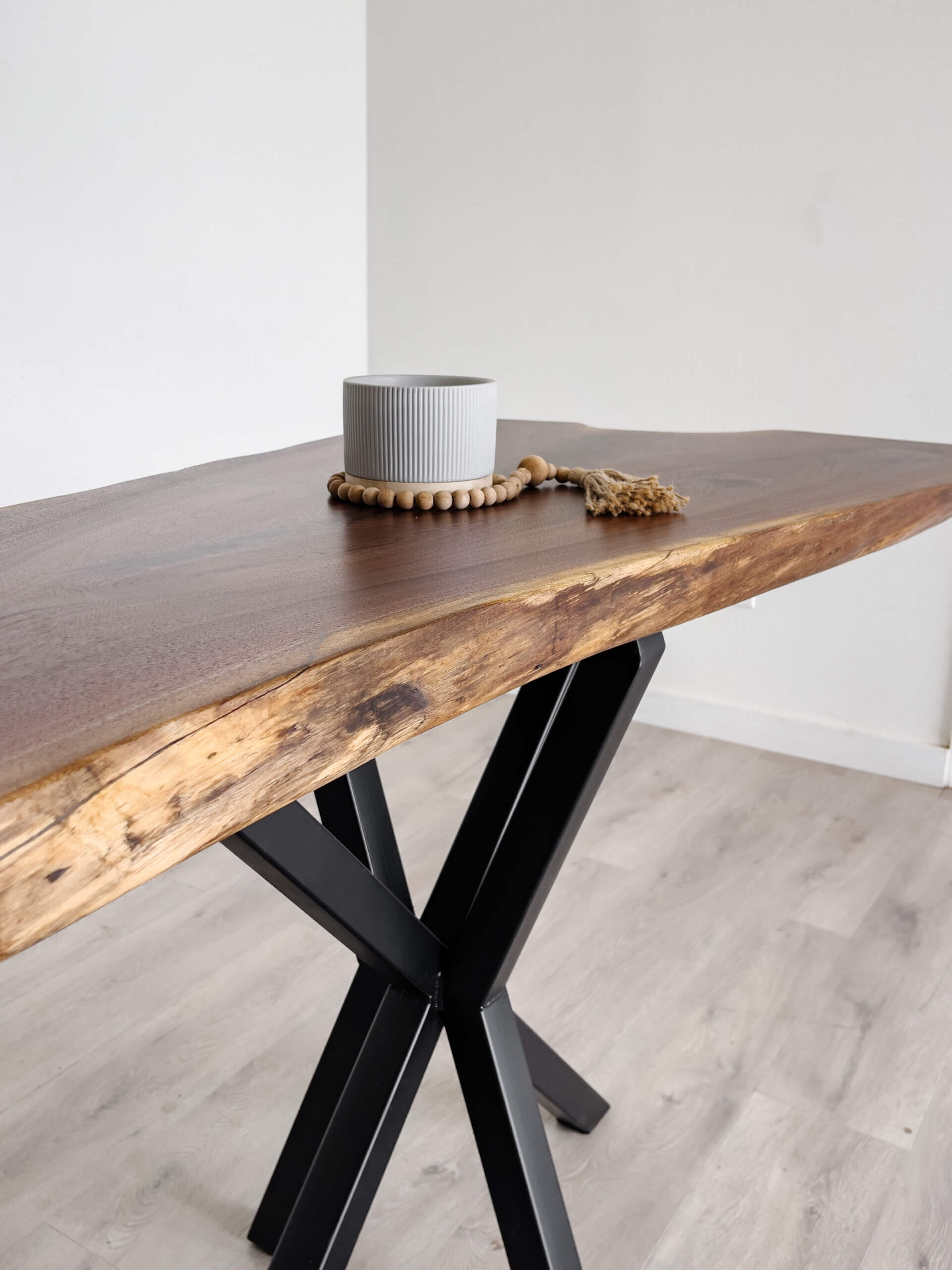 How the 2024 Design Trends Embrace Live Edge Furniture - Fargo Woodworks